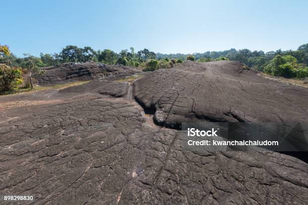 Batu Besar Di Jalur Alam Di Taman Nasional Phu Hin Rong Kla Foto Stok ... Batu Besar Di Jalur Alam Di Taman Nasional Phu Hin Rong Kla Foto Stok ...