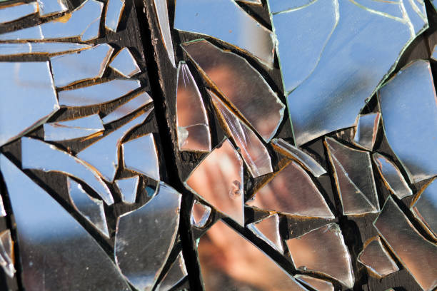 1K+ Broken Mirror Pictures | Download Free Images on Unsplash