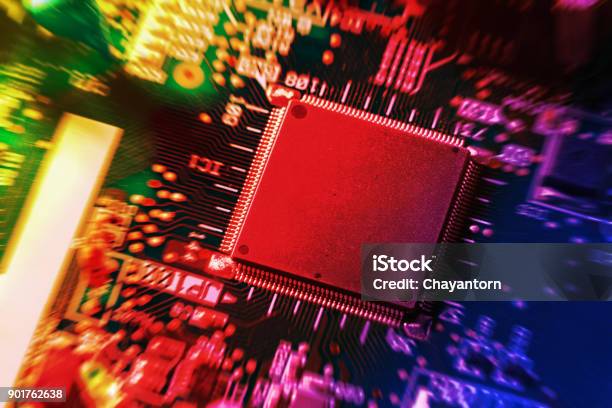 Chip Komputer Pada Papan Sirkuit Elektronik Hijau Atau Papan Sirkuit ... Chip Komputer Pada Papan Sirkuit Elektronik Hijau Atau Papan Sirkuit ...