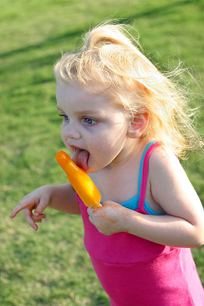 380 Girl Licking Popsicle Fotografías De Stock Fotos E Imágenes Libres De Derechos Istock