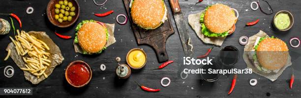 Makanan Jalanan Burger Segar Dengan Daging Sapi Dan Sayuran Foto Stok