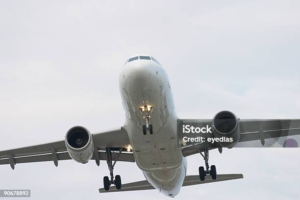 비행기 상륙용 01 0명에 대한 스톡 사진 및 기타 이미지 0명 가까이 옴 공중 Istock