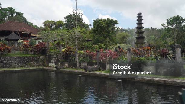 Tirta Gangga 발리에 힌두교 사원 0명에 대한 스톡 사진 및 기타 이미지 0명 건축 고여 있는 물 Istock
