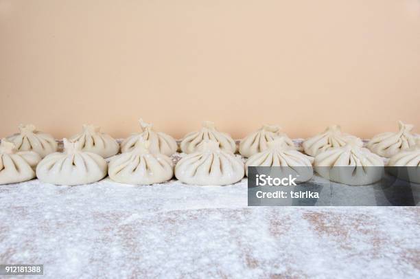 Khinkali은 그루지야의 국가 요리 이다 제품 고기와 향신료 반죽입니다 선택적 초점 0명에 대한 스톡 사진 및 기타 이미지