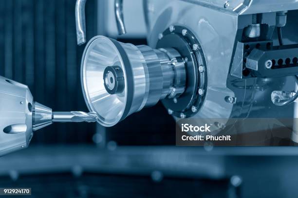 Cnc 가공 또는 제조 끝 그 라인 더 밀 도구 삽입에 대한 스톡 사진 및 기타 이미지 삽입 Cnc 장치 강철 Istock