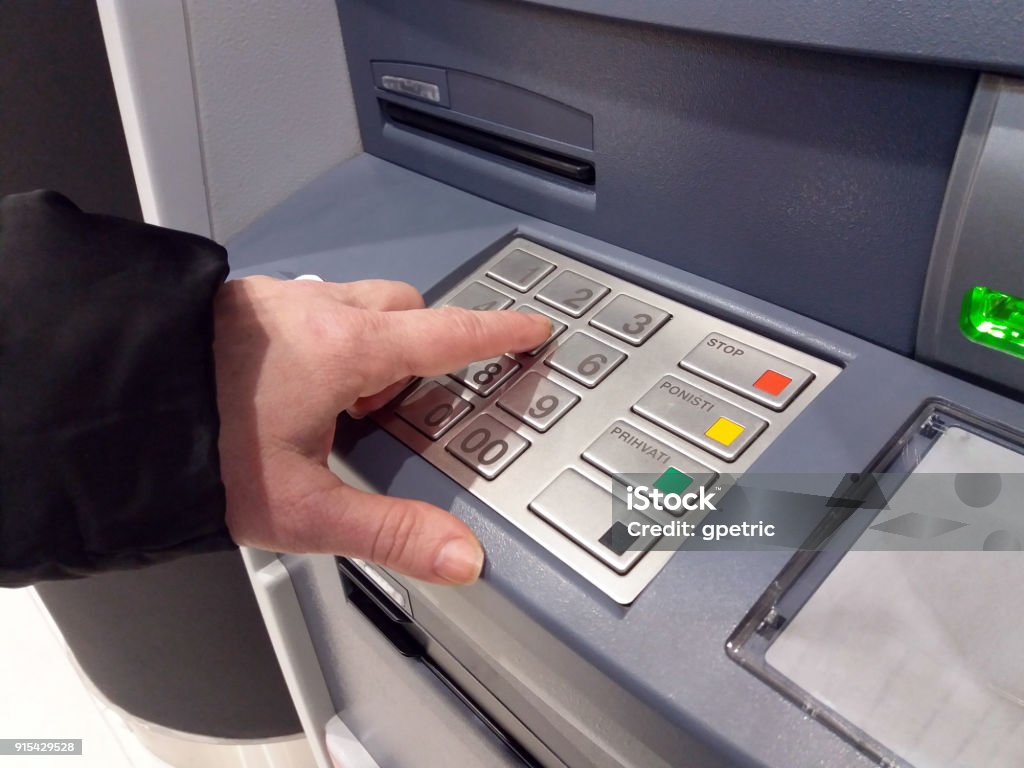 Atm 은행 기계 키패드 핀 패스 코드를 입력 하는 손 구매에 대한 스톡 사진 및 기타 이미지 구매 금융 기계류 Istock
