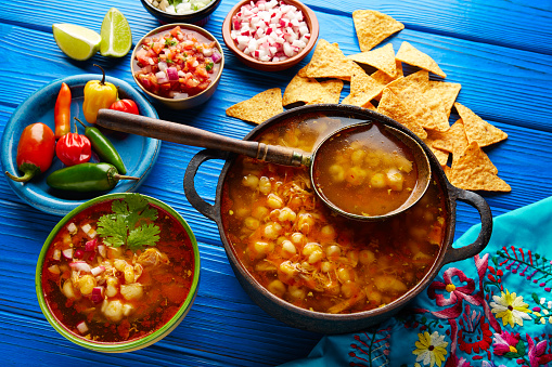 Pozole 티 끌 큰 옥수수와 멕시코에서 스튜 Pozole에 대한 스톡 사진 및 기타 이미지 Pozole 나쵸 수프