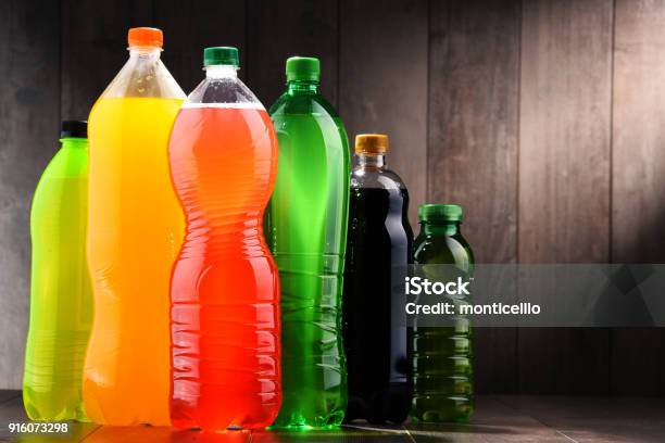 Botol Plastik Berbagai Macam Minuman Ringan Berkarbonasi Foto Stok