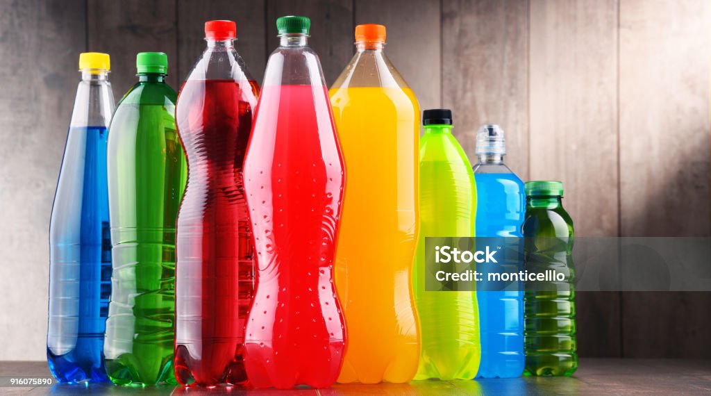 Botol Plastik Berbagai Macam Minuman Ringan Berkarbonasi Foto Stok