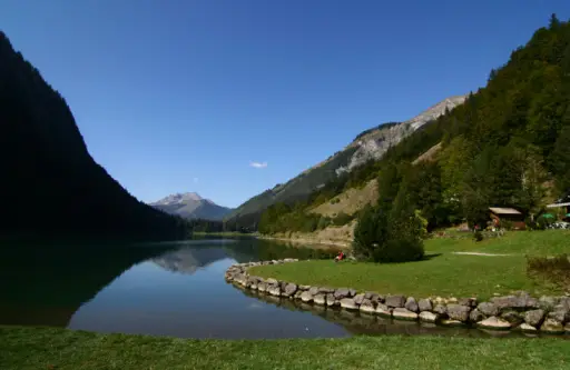 Lac De Montriond, Montriond, France Photos | Télécharger des images ... Lac De Montriond, Montriond, France Photos | Télécharger des images ...