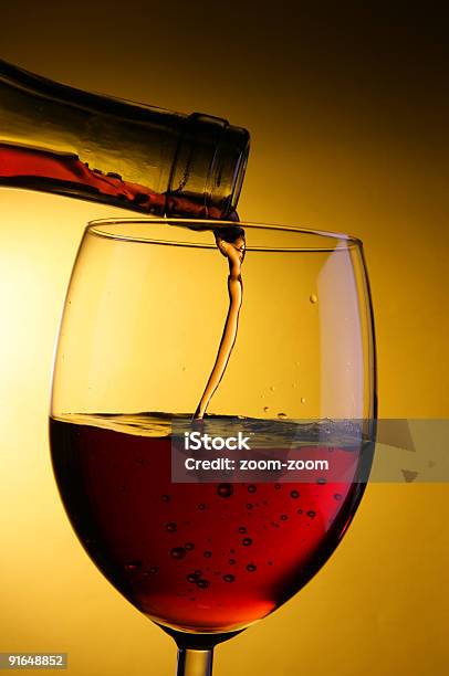 와인 따르다 대상쪽으로 유리컵 0명에 대한 스톡 사진 및 기타 이미지 0명 그릇 노랑 Istock