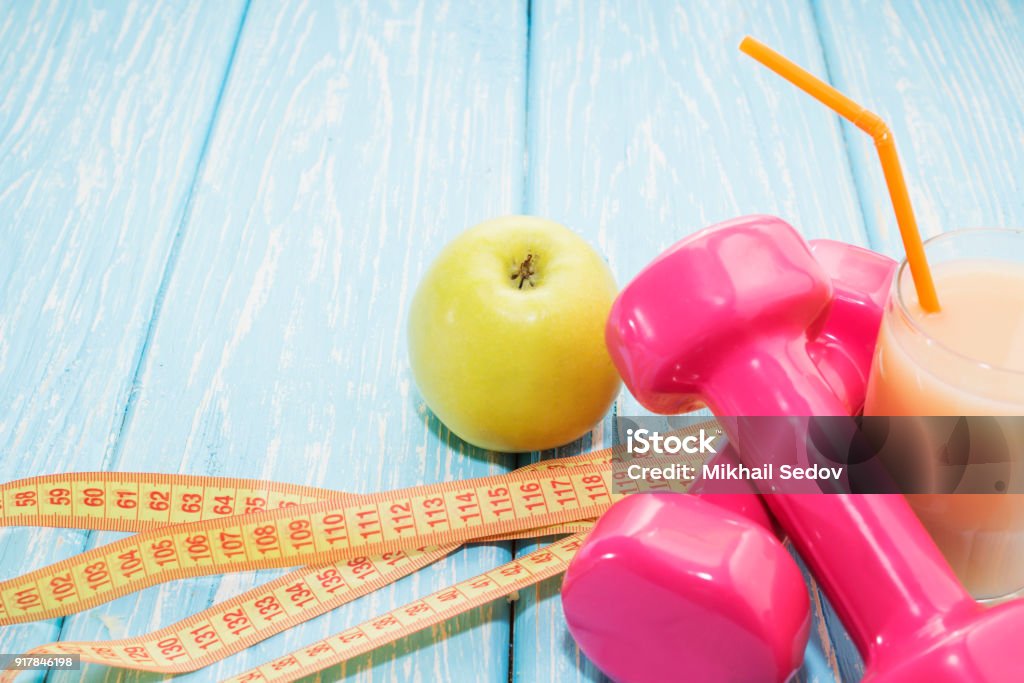 Konsep Diet Sehat Dumbbell Kecil Jus Pisang Jeruk Apel Gaya Hidup Sehat ... Konsep Diet Sehat Dumbbell Kecil Jus Pisang Jeruk Apel Gaya Hidup Sehat ...