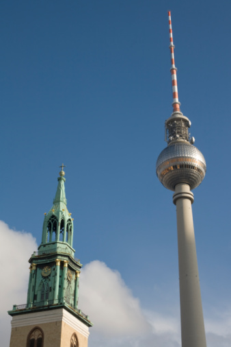 Marienkirche 벨 타워 및 Fernsehturm베를린 0명에 대한 스톡 사진 및 기타 이미지 0명 구름 풍경