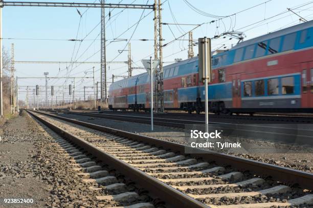 Kereta Api Dan Tiang Listrik Di Stasiun Kereta Api Foto Stok - Unduh ... Kereta Api Dan Tiang Listrik Di Stasiun Kereta Api Foto Stok - Unduh ...