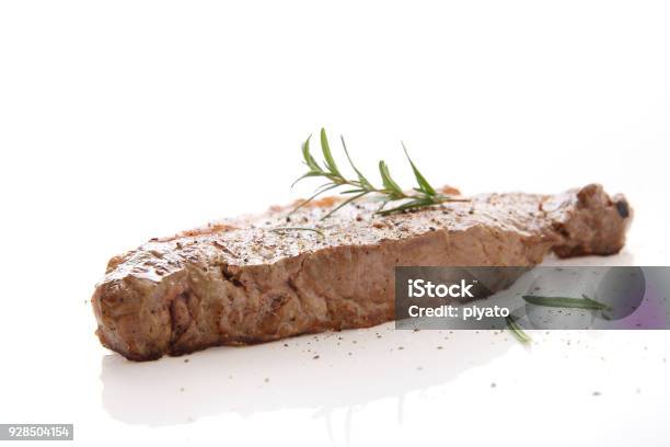 Steak Daging Sapi Panggang Dengan Lada Dan Rosemary Terisolasi Dalam