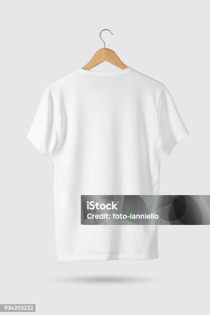 Blank White Tshirt Mockup Di Gantungan Kayu Tampilan Samping Belakang