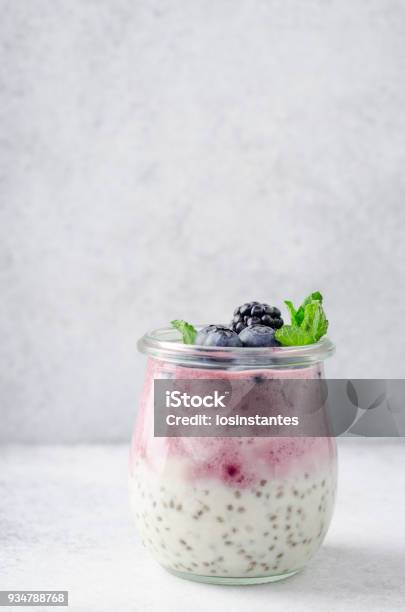 Acai 베리와 Chia 종자 푸딩 아사이에 대한 스톡 사진 및 기타 이미지 아사이 0명 가루로 빻은 Istock
