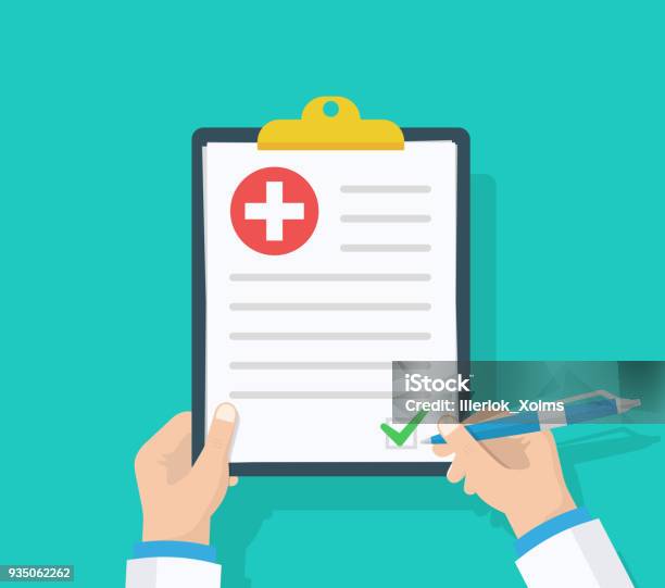 Dokter Memegang Clipboard Dan Membuat Catatan Di Atasnya Laporan Medis