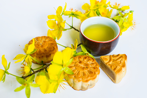 Mooncake 및 차 음식과 음료 중국어 중순가 축제 흰색 배경에 고립 0명에 대한 스톡 사진 및 기타 이미지 0명