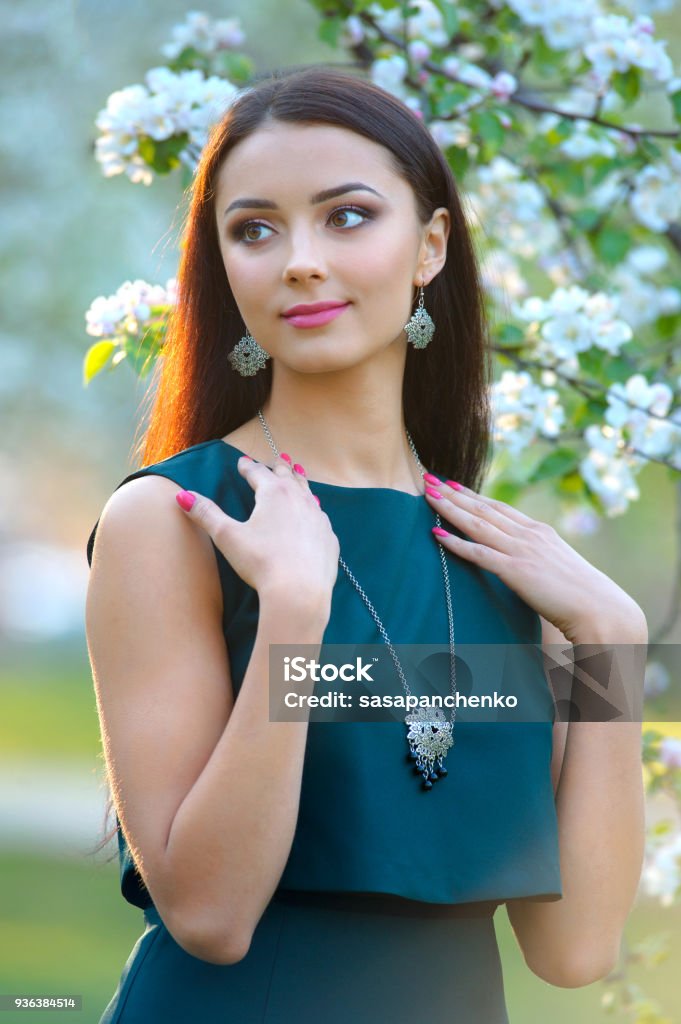 Fashion Style Woman Perfect Body Shape Brunette Hair Wear Elegance