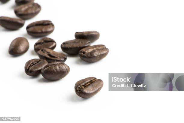 Coffee Bean 흰색 바탕에 흰색 배경 0명에 대한 스톡 사진 및 기타 이미지 0명 갈색 개체 그룹 Istock