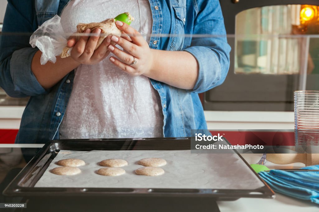 Macarons 만들기 가정 주방에 대한 스톡 사진 및 기타 이미지 가정 주방 가정의 방 거품 내기 Istock