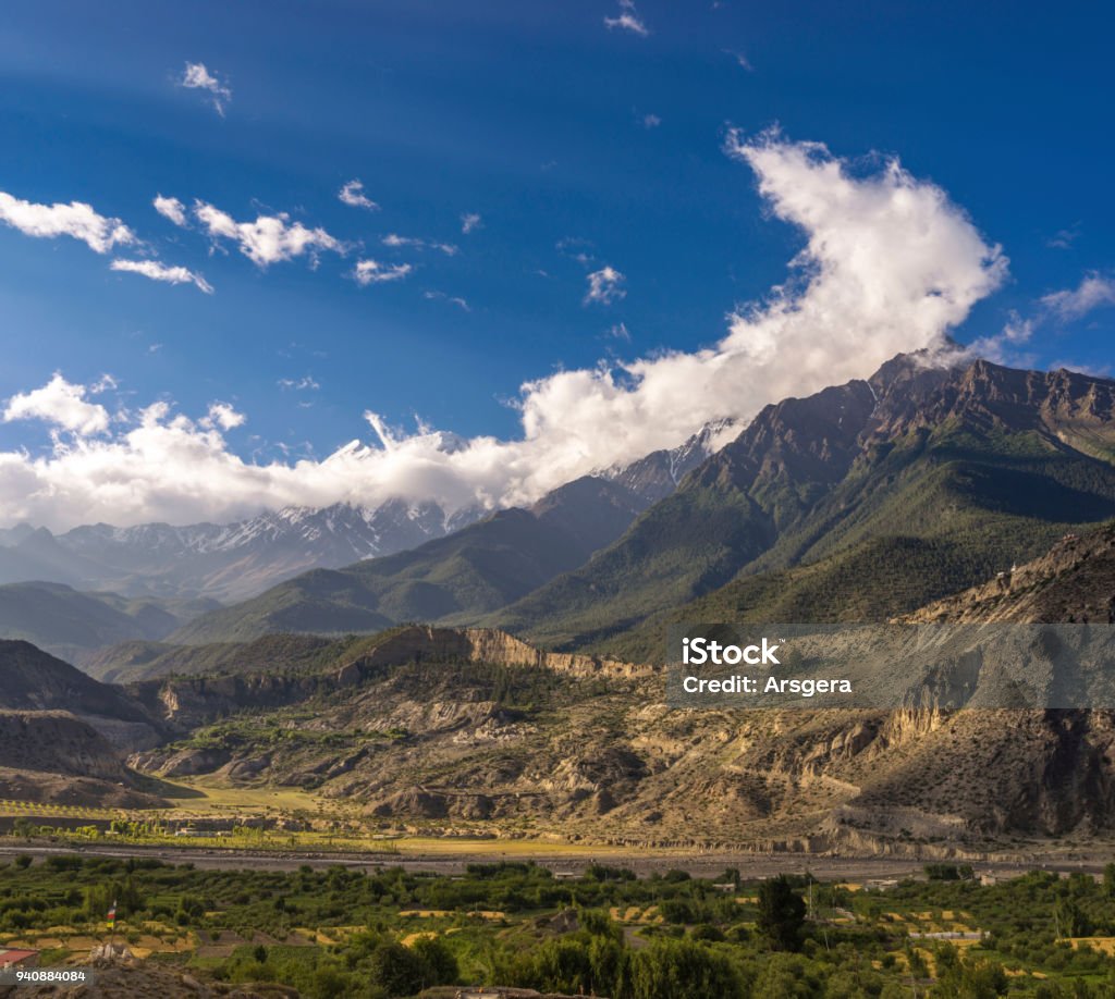 Nilgiri 및 Tilicho Himal 보기 Jomsom 무스 탕에가 길에 계곡에 대한 스톡 사진 및 기타 이미지 계곡