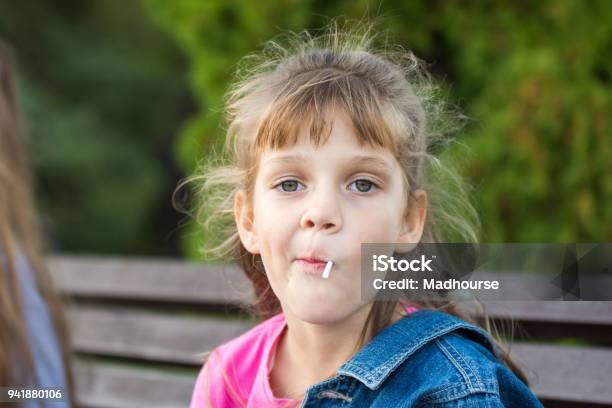 Photo Libre De Droit De Portrait Dune Jeune Fille De Six Ans Gay Qui