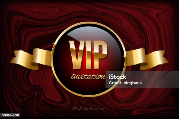 Vip 초대 디자인 서식 파일입니다 벡터 골든 리본 고 어두운 붉은 대리석 질감에 Vip 초대 텍스트 금 금속에 대한 스톡 벡터