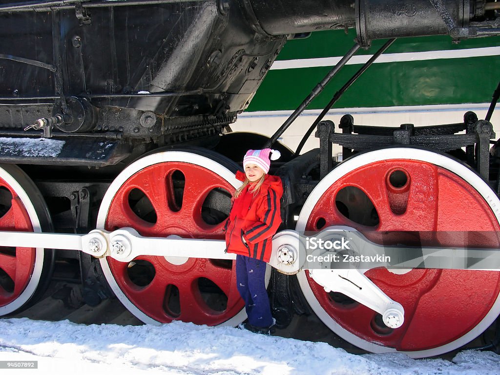여자아이 및 기관차 휠 객차에 대한 스톡 사진 및 기타 이미지 객차 겨울 결심 Istock