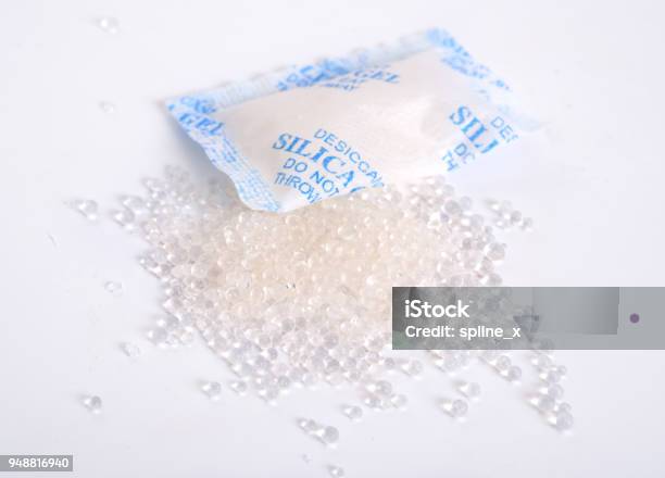 Silicagel 펠 릿 및 흰색 바탕에 가방 규토에 대한 스톡 사진 및 기타 이미지 규토 0명 가방 Istock
