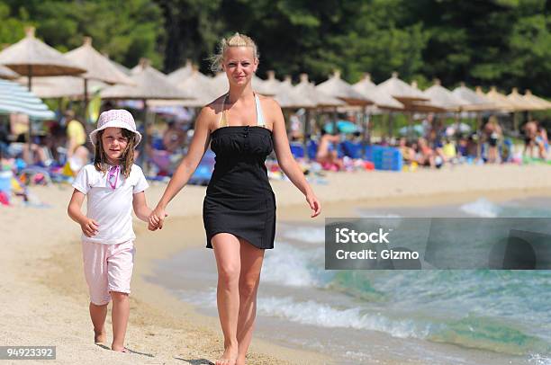 구슬눈꼬리 및 딸이다 해변 가족에 대한 스톡 사진 및 기타 이미지 가족 걷기 관광 Istock