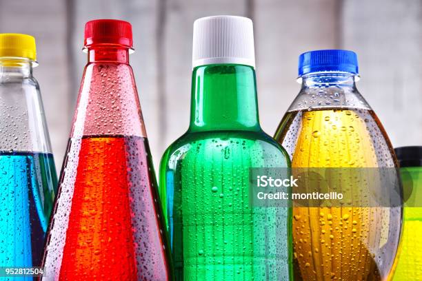 Botol Plastik Berbagai Macam Minuman Ringan Berkarbonasi Foto Stok