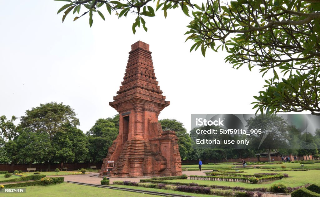 Gerbang Bajang Ratu Anggun Peninggalan Kerajaan Majapahit Jawa Di ... Gerbang Bajang Ratu Anggun Peninggalan Kerajaan Majapahit Jawa Di ...