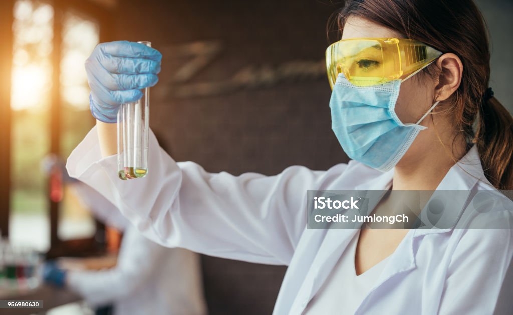 Para Ilmuwan Atau Dokter Melakukan Eksperimen Ilmiah Seiring Dengan ... Para Ilmuwan Atau Dokter Melakukan Eksperimen Ilmiah Seiring Dengan ...