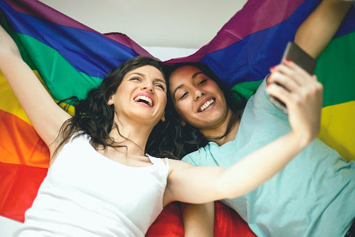 Concepto De La Felicidad Lgbt Pareja De Lesbianas Momentos Mintiendo