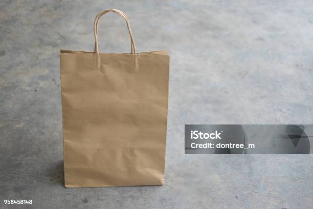 Tas Belanja Yang Terbuat Dari Kertas Daur Ulang Berwarna Coklat