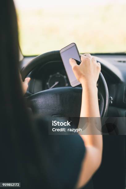 Mengendarai Mobil Foto Stok - Unduh Gambar Sekarang - Pengemudi ... Mengendarai Mobil Foto Stok - Unduh Gambar Sekarang - Pengemudi ...