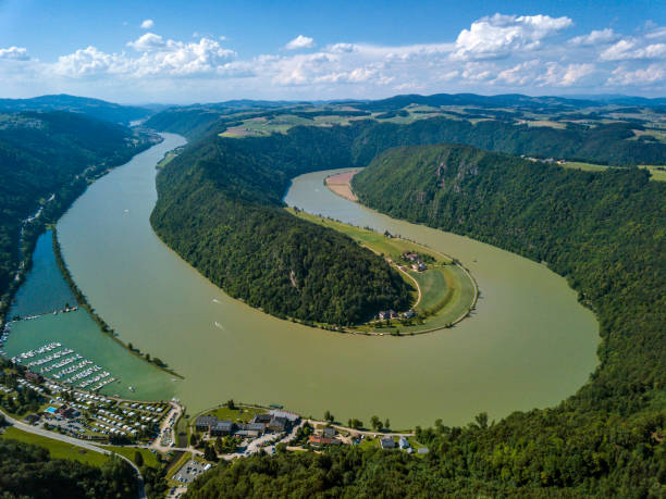 Free picture: Calm waves on Danube riverbank at afternnon