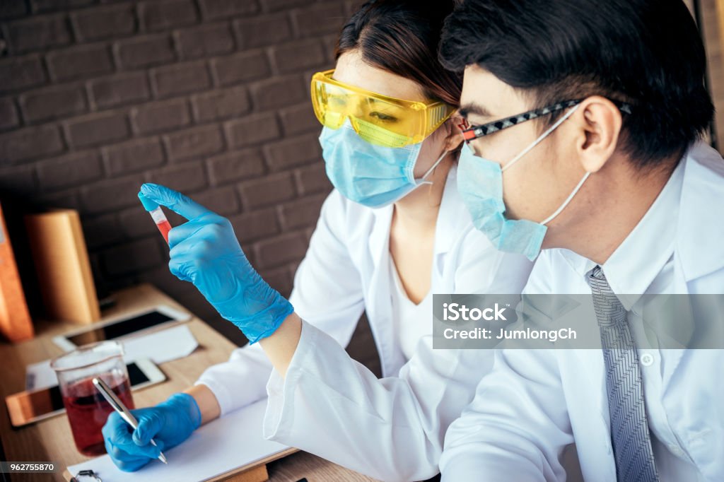 Para Ilmuwan Atau Dokter Melakukan Eksperimen Ilmiah Seiring Dengan ... Para Ilmuwan Atau Dokter Melakukan Eksperimen Ilmiah Seiring Dengan ...