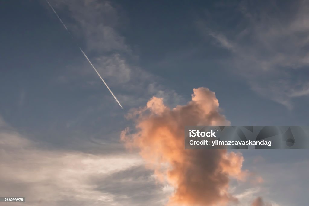 Jenis Awan Dan Pergerakan Udara Di Langit Foto Stok Unduh Gambar Sekarang Alam Angin Awan