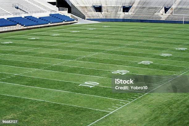 Lapangan Sepak Bola Hijau Yang Terawat Dengan Baik Di Stadion Foto Stok ... Lapangan Sepak Bola Hijau Yang Terawat Dengan Baik Di Stadion Foto Stok ...