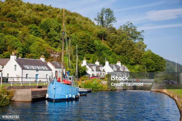 Crinan 운하 Kintyre 반도 Argyll와 Bute 스코틀랜드 영국에서 정박 중인된 보트 스코틀랜드에 대한 스톡 사진
