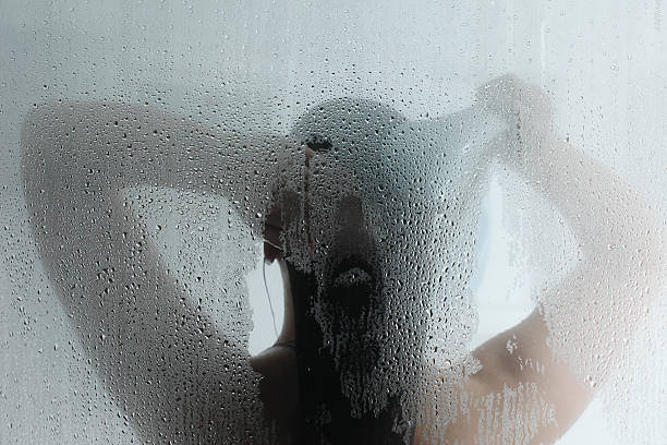 45 900 Photos De Femme Sous La Douche Photos Taleaux Et Images Libre