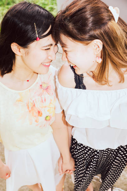 100 Fotos Bilder Und Lizenzfreie Bilder Zu Japanese Lesbian Kissing