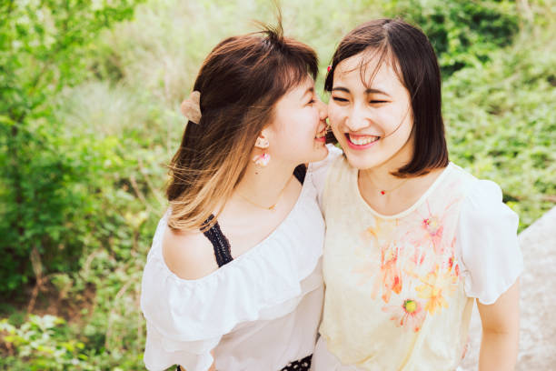 100 Fotos Bilder Und Lizenzfreie Bilder Zu Japanese Lesbian Kissing