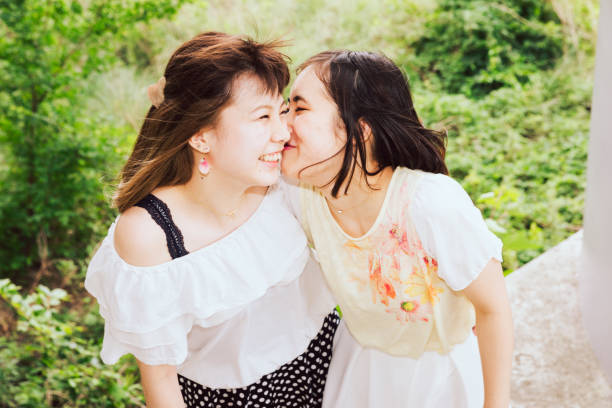 100 Fotos Bilder Und Lizenzfreie Bilder Zu Japanese Lesbian Kissing