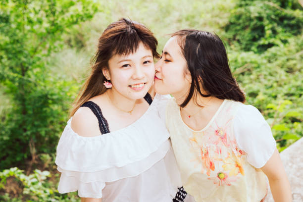 100 Fotos Bilder Und Lizenzfreie Bilder Zu Japanese Lesbian Kissing
