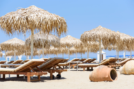 Sunbeds 우산 열 대 해변에서 리조트 0명에 대한 스톡 사진 및 기타 이미지 0명 고요한 장면 그리스 Istock