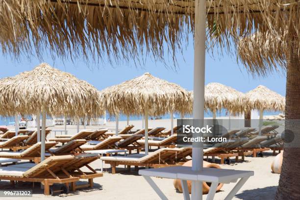 Sunbeds 우산 열 대 해변에서 리조트 0명에 대한 스톡 사진 및 기타 이미지 0명 고요한 장면 그리스 Istock